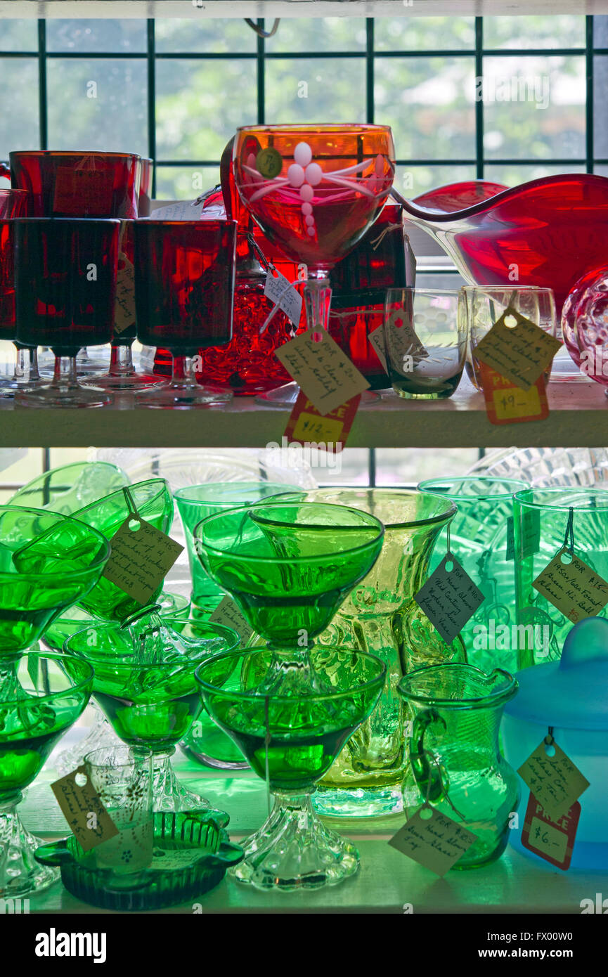 antique store shelf Stock Photo - Alamy