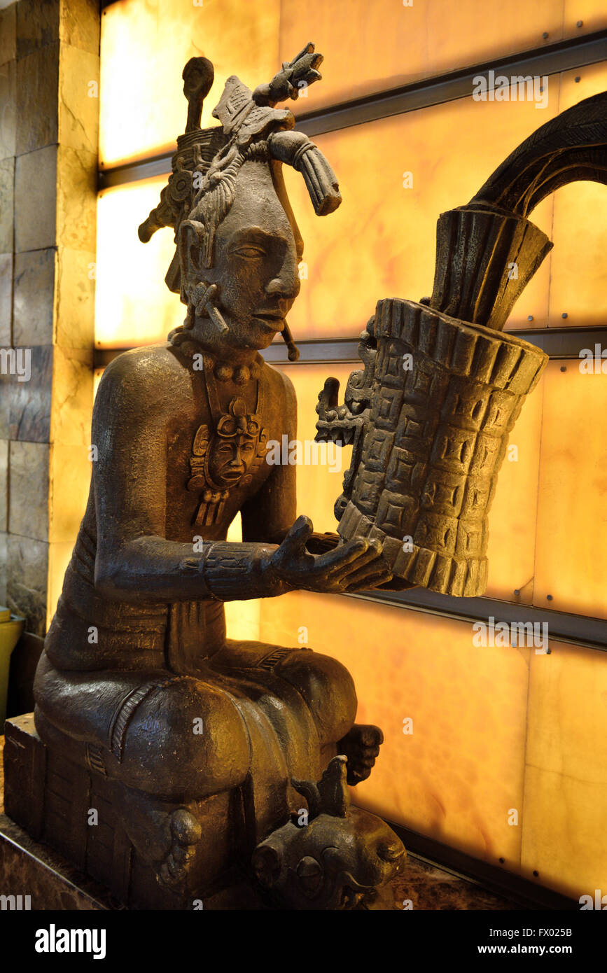 Mayan statue hi-res stock photography and images - Alamy