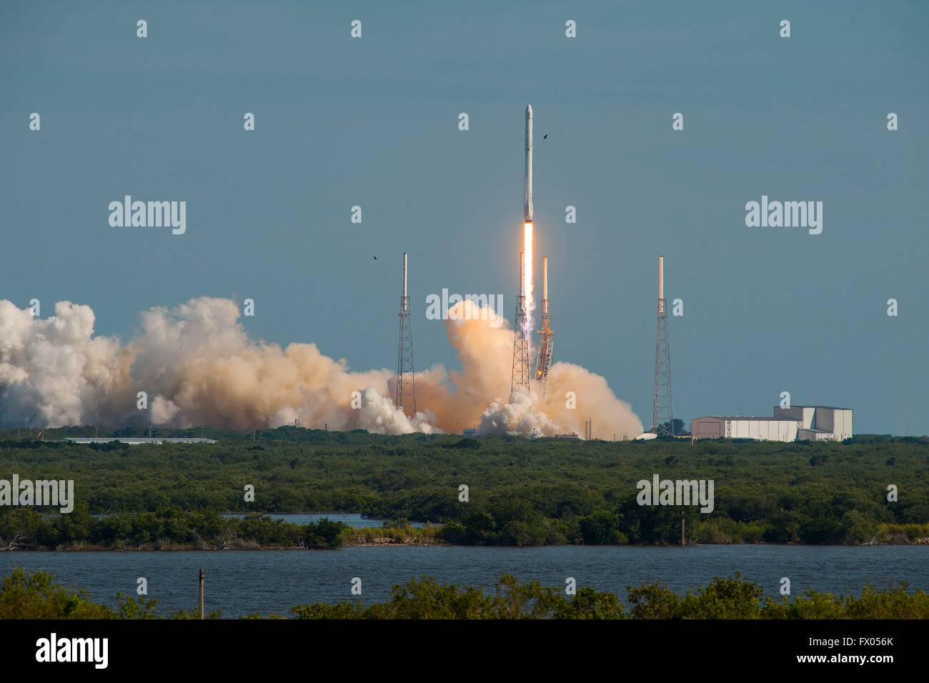The SpaceX Falcon 9 carrying the Dragon cargo capsule blasts off from ...