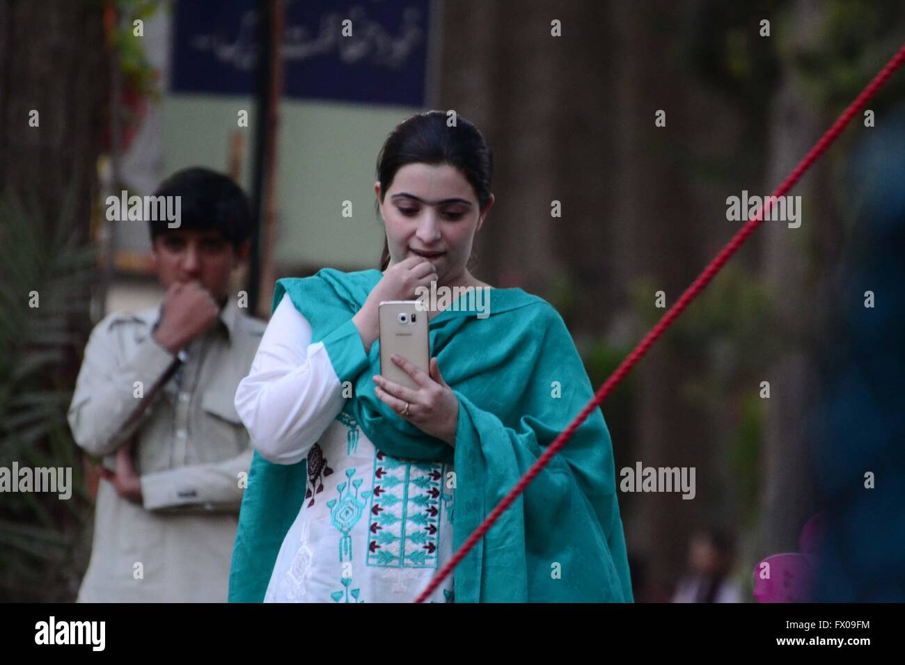 Quetta, Pakistan. 9th April, 2016. A girl taking the picture from her ...