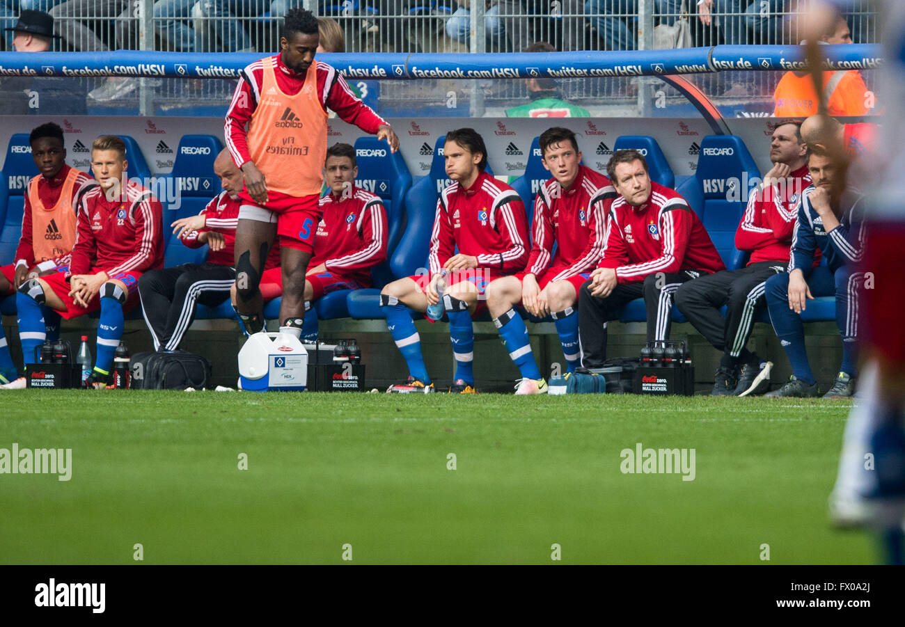 Hamburg, Germany. 09th Apr, 2016. Hamburg's players sit on the bench ...