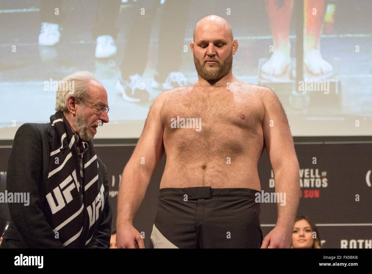 Ben Rothwell makes the weight ahead of his fight with Junior dos Santos ...