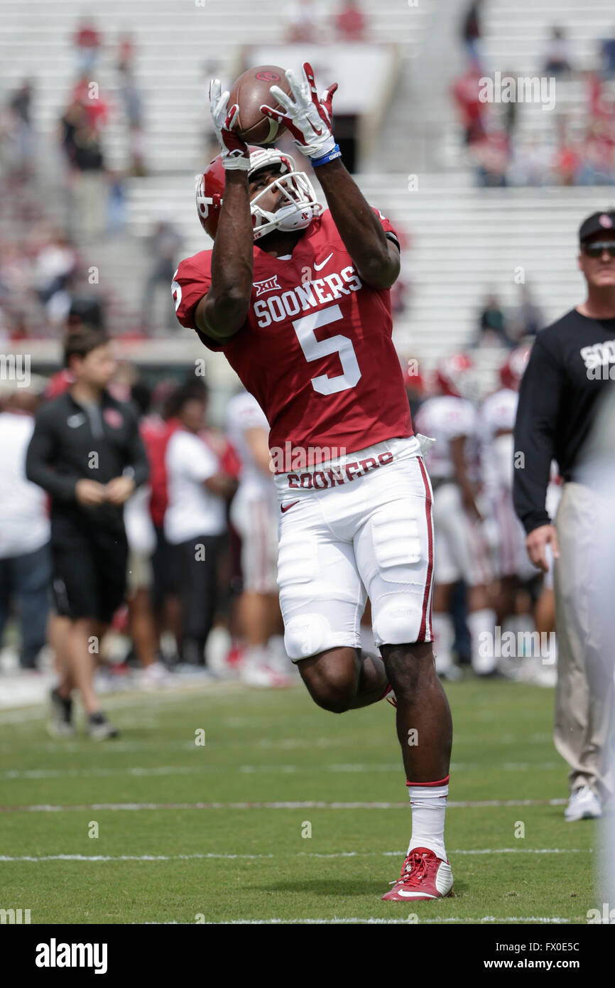 April 9, 2106: Oklahoma Sooners wide receiver Geno Lewis (5) catches a ...
