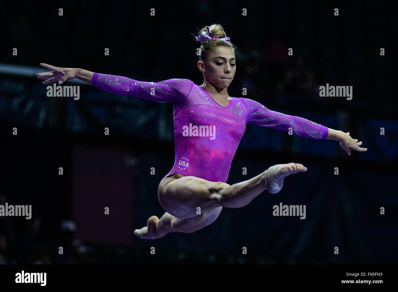 Everett, USA. 9th Apr, 2016. ASHTON LOCKER from the United States warms ...