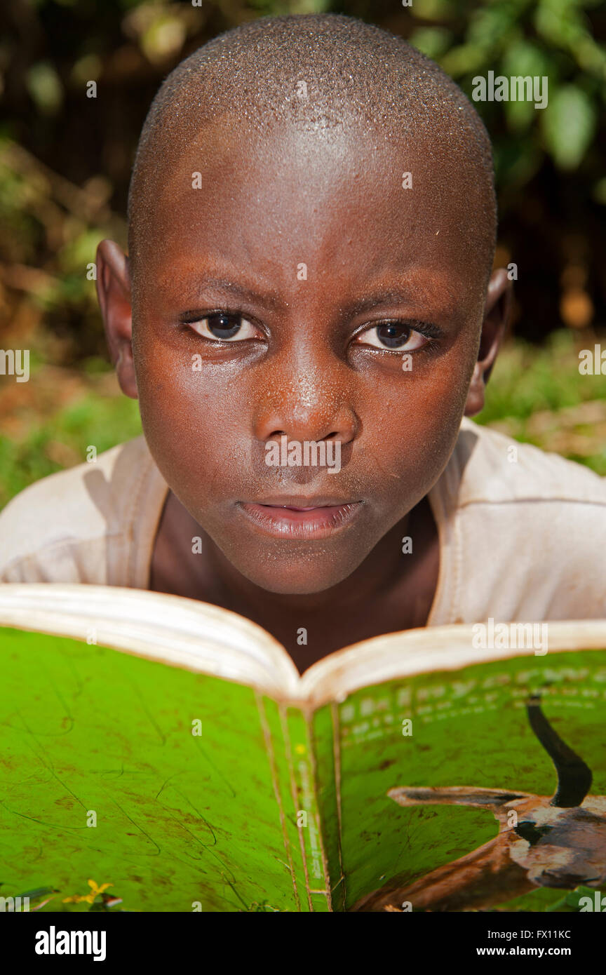 Smiling Rwandan children reading school books. Rwanda Stock Photo - Alamy