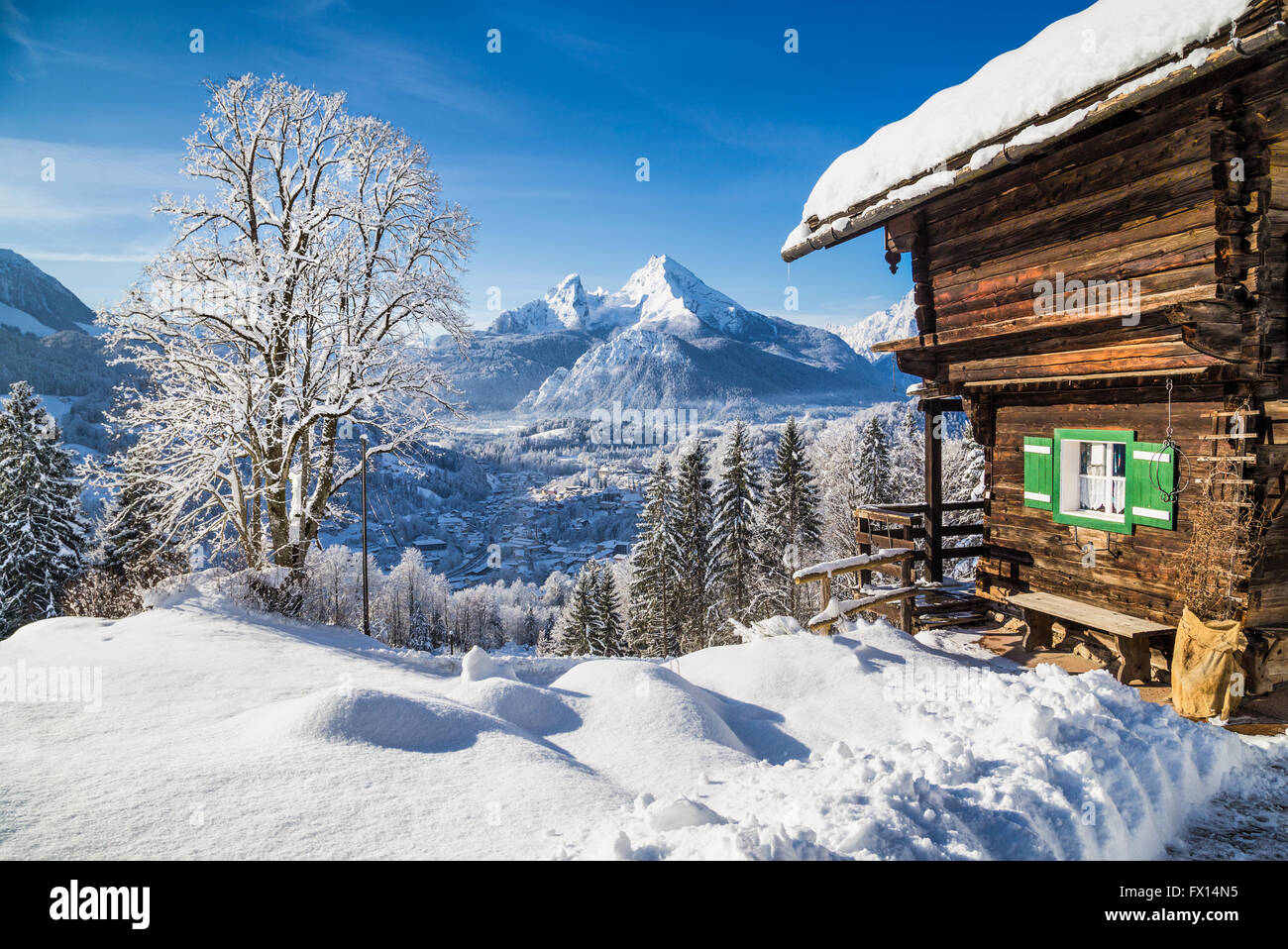 Swiss german chalet hi-res stock photography and images - Alamy