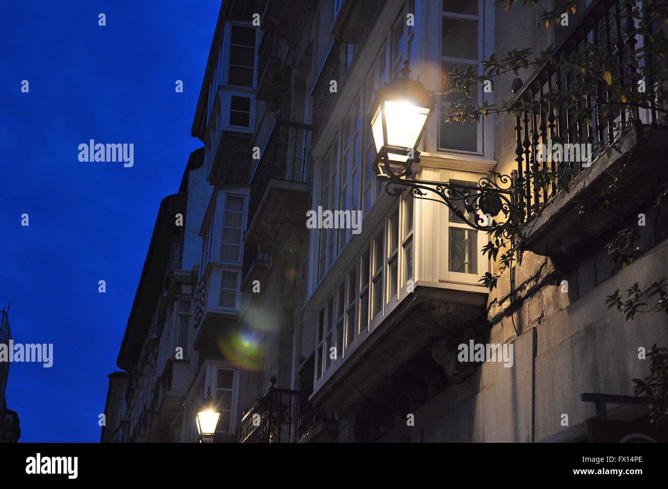 Night building balcony hi-res stock photography and images - Alamy