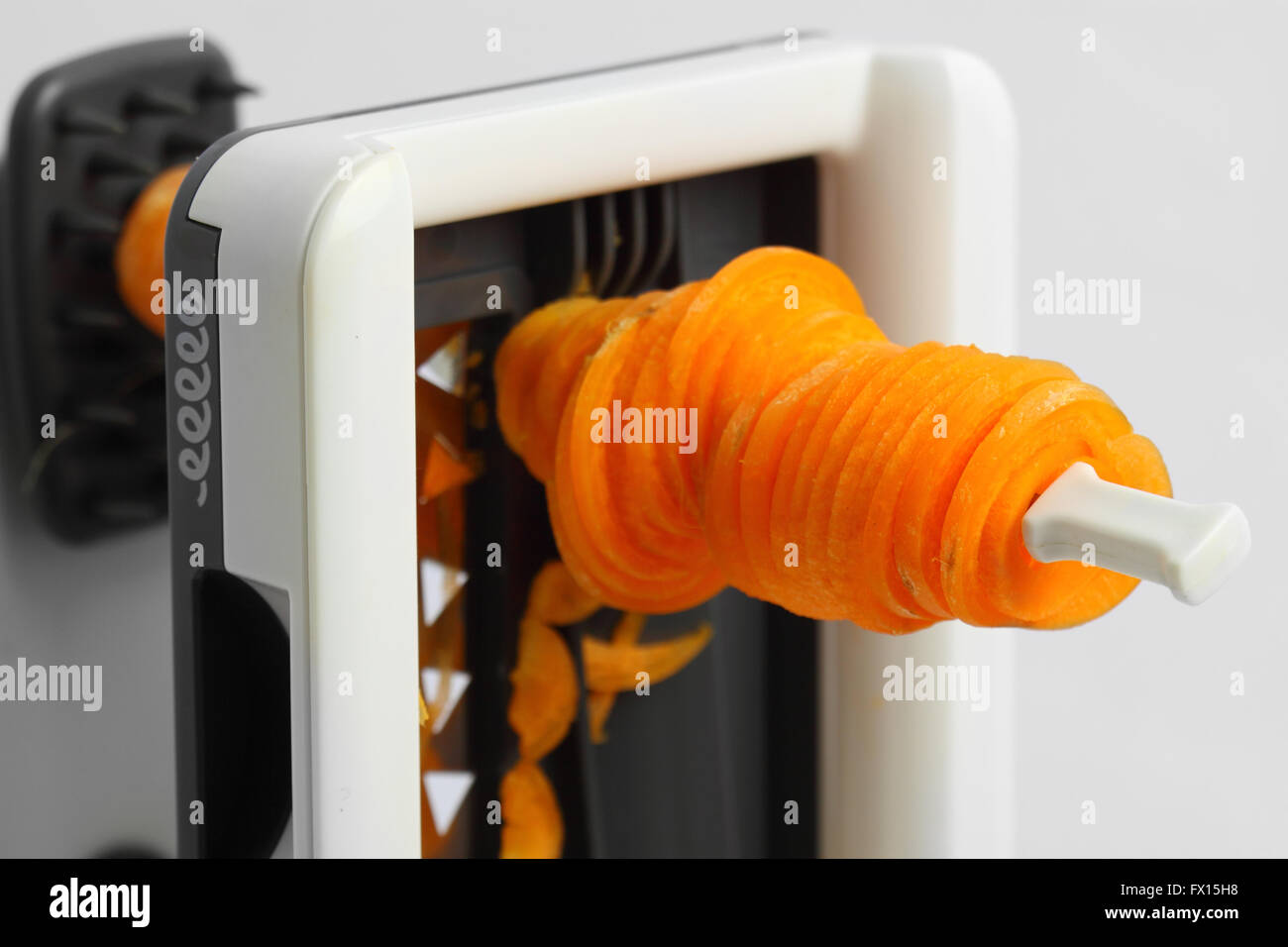 White vegetable spiralizer hi-res stock photography and images - Alamy