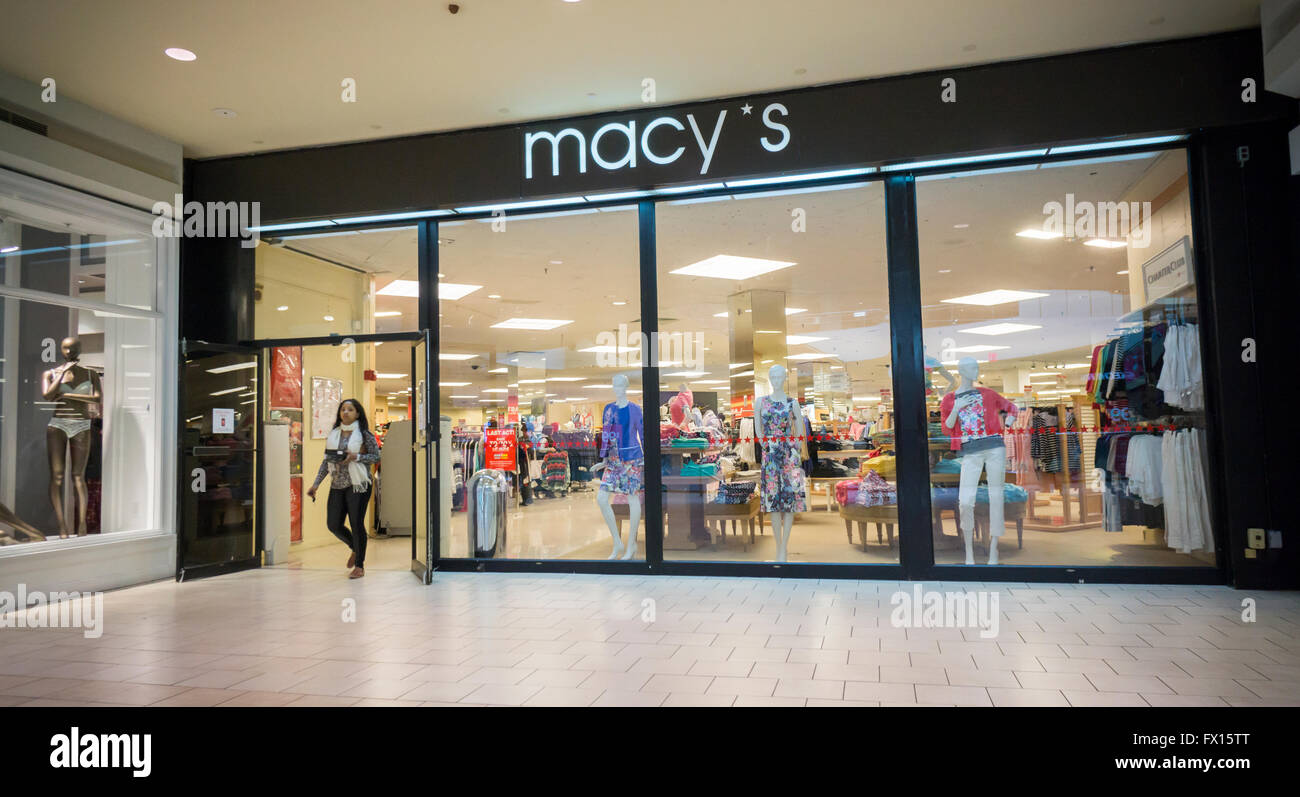 Shoppers queens center mall in hi-res stock photography and images - Alamy