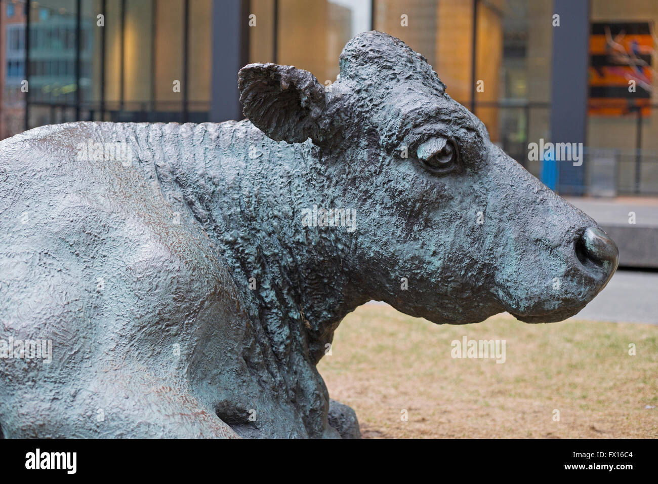 Cow sculptures hi-res stock photography and images - Alamy