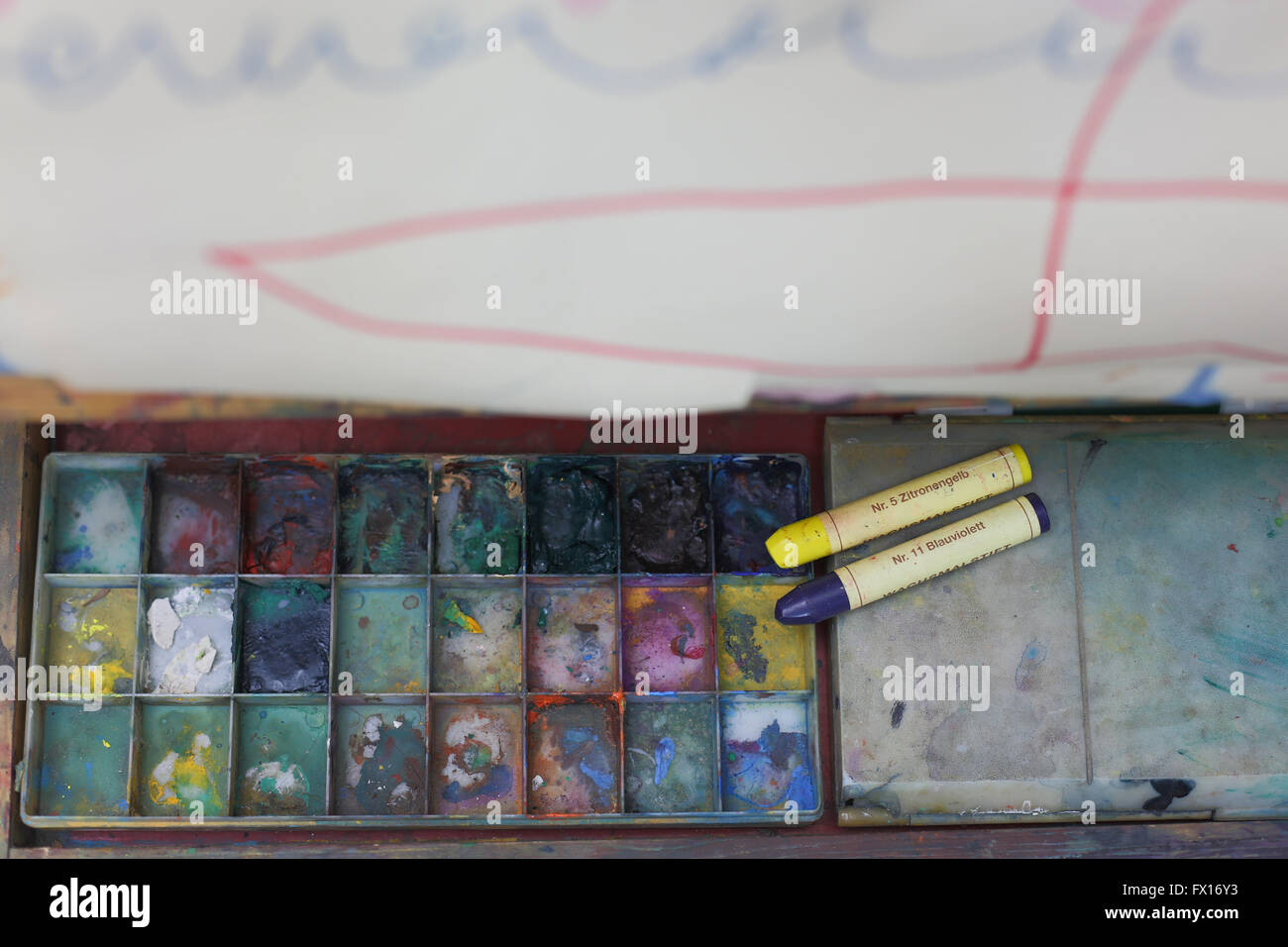 The color palette and two crayons Stock Photo - Alamy