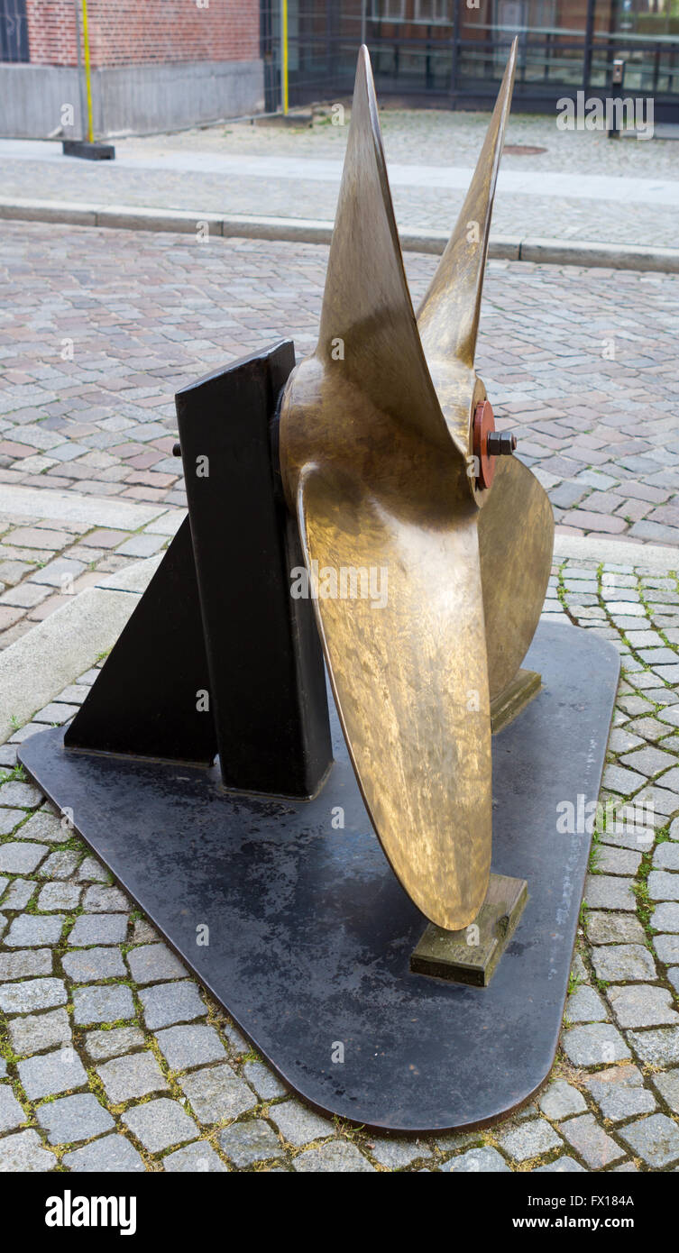 Propeller screw hi-res stock photography and images - Alamy