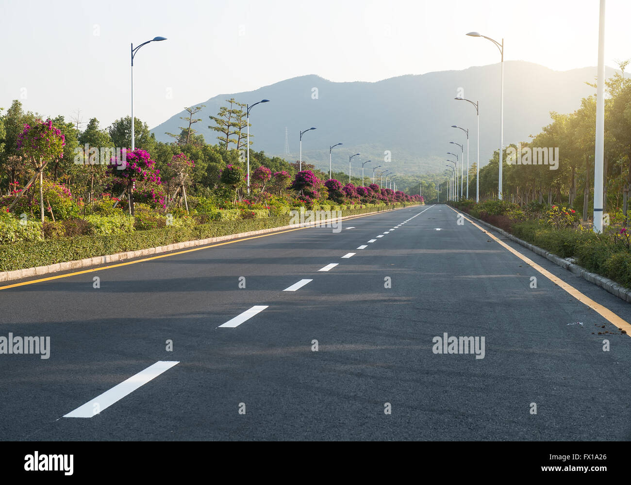 Empty road slight hi-res stock photography and images - Alamy