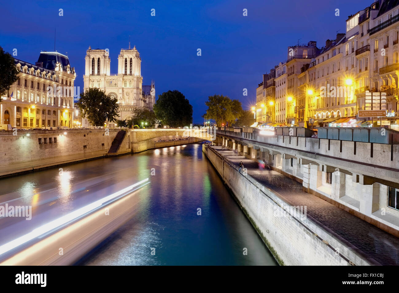 Seine river cruise paris night hi-res stock photography and images - Alamy