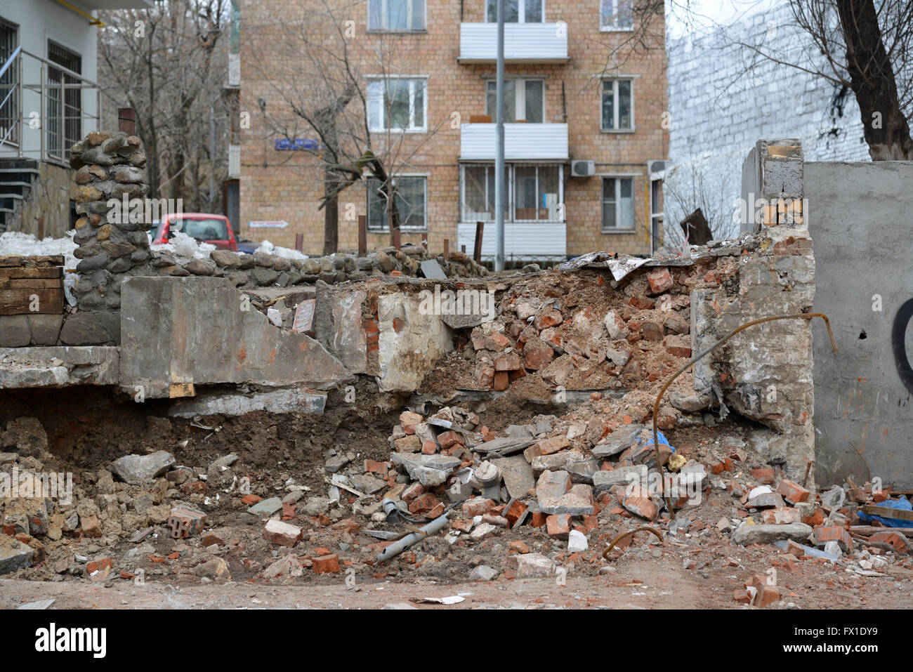 Broken bricks hi-res stock photography and images - Alamy