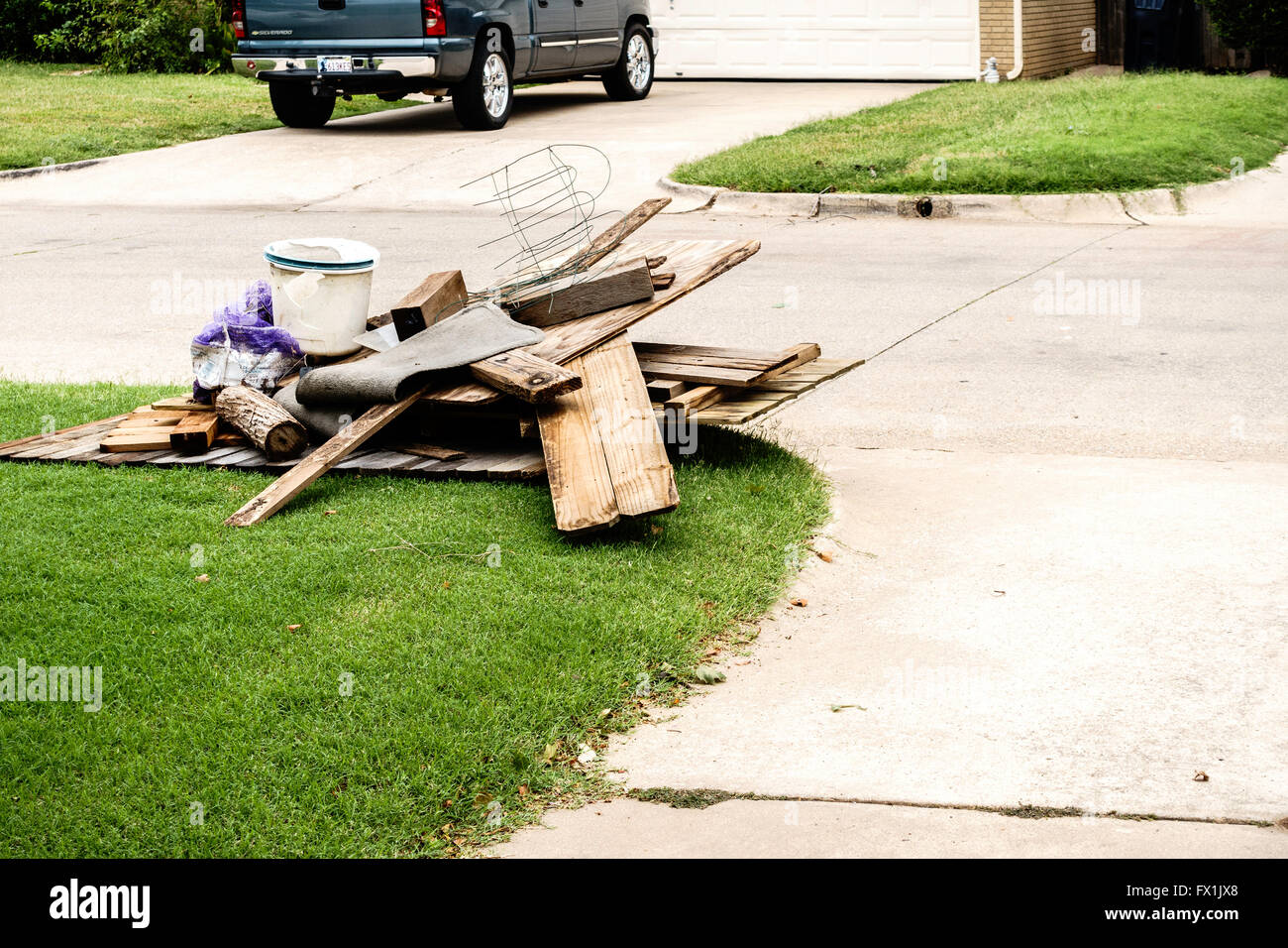 Trash pile hi-res stock photography and images - Alamy