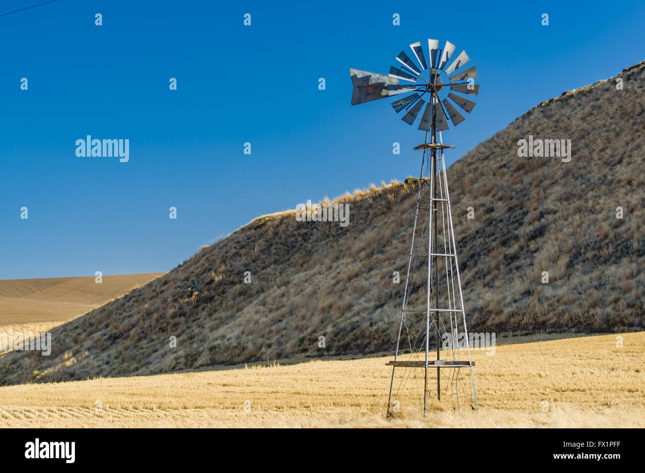 Vintage metal windmill on a ranch in eastern Washington Stock Photo - Alamy