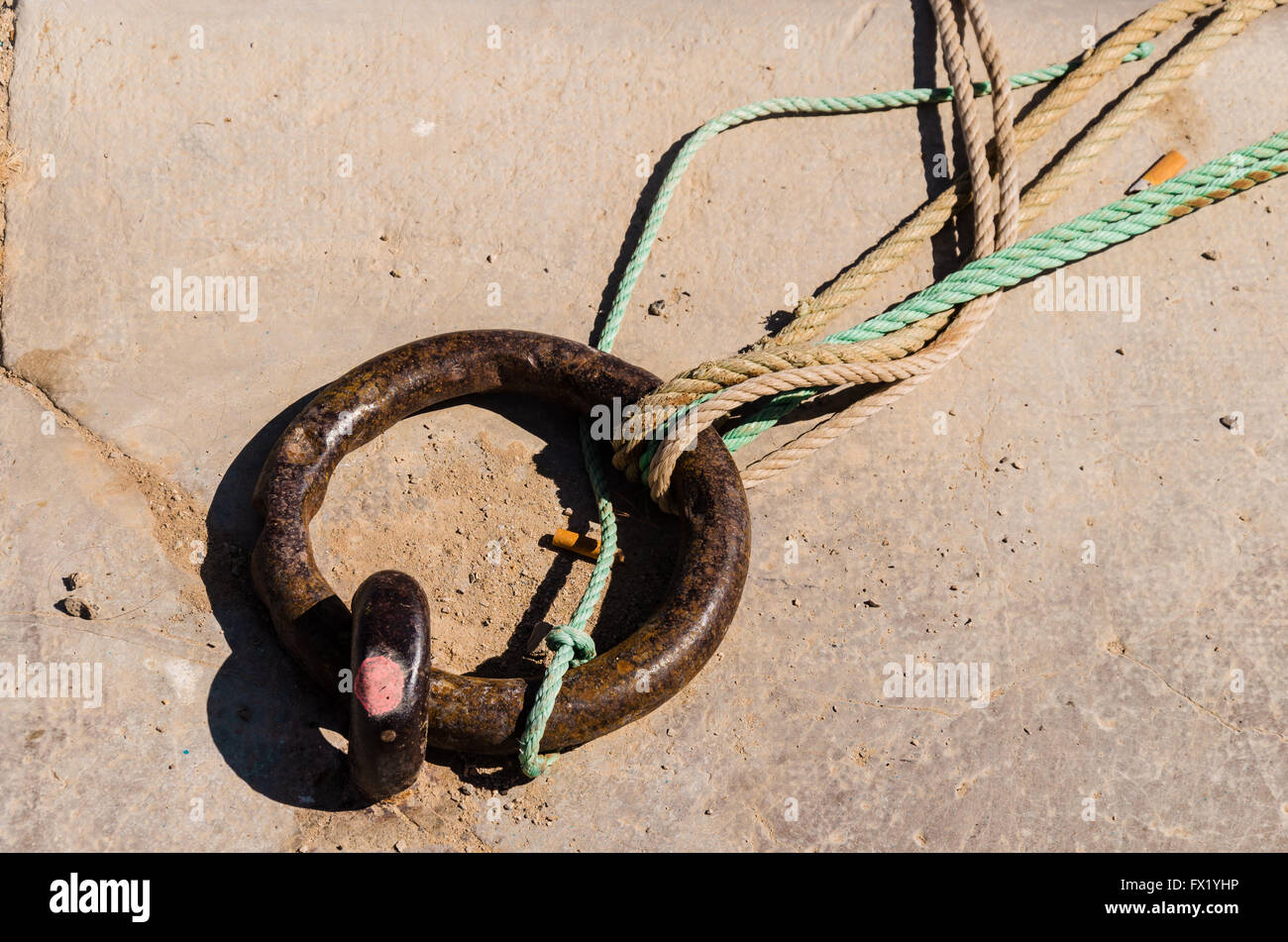 details of a mooring with hemp ropes Stock Photo - Alamy