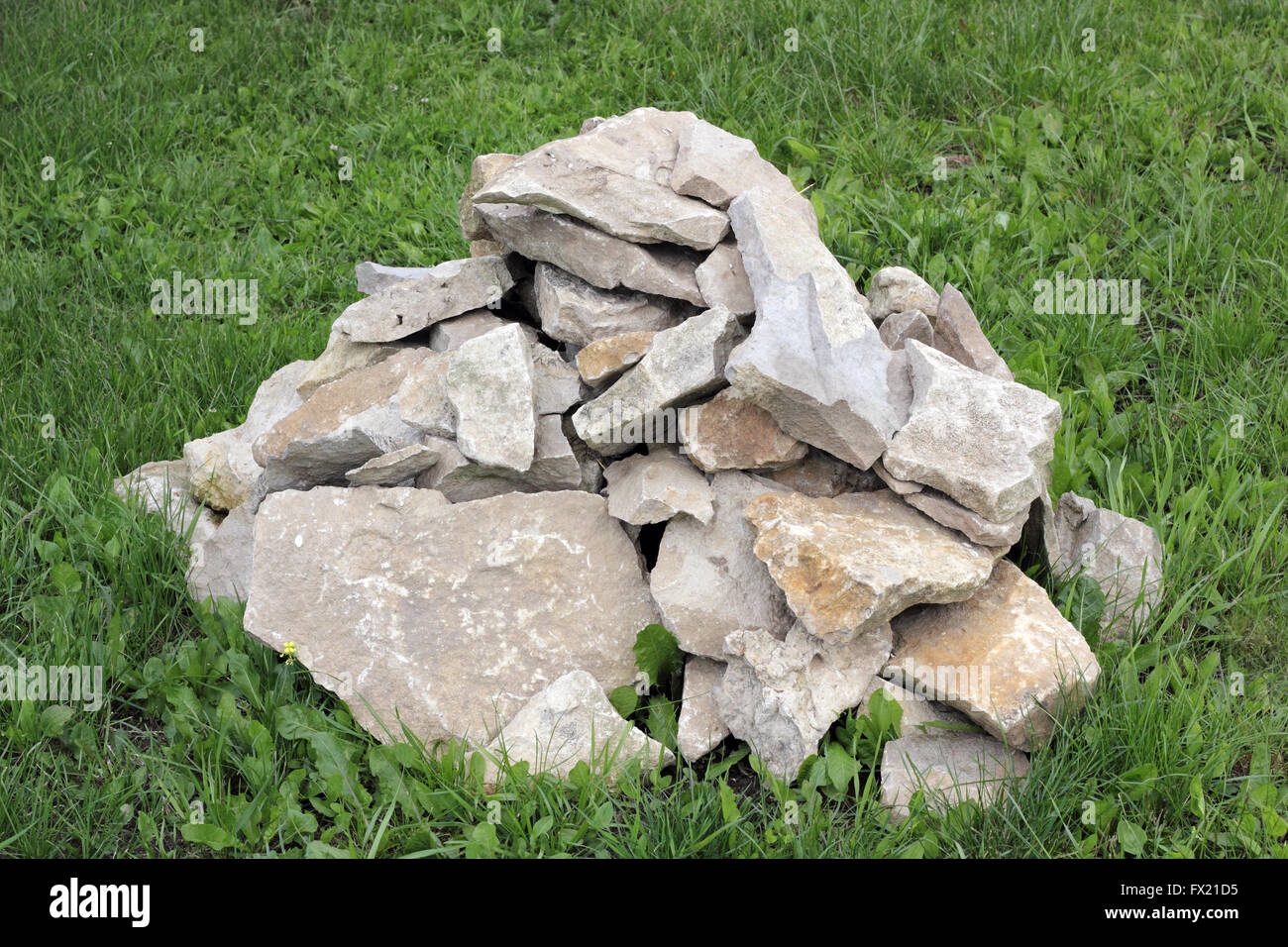 Rough rocks hi-res stock photography and images - Alamy