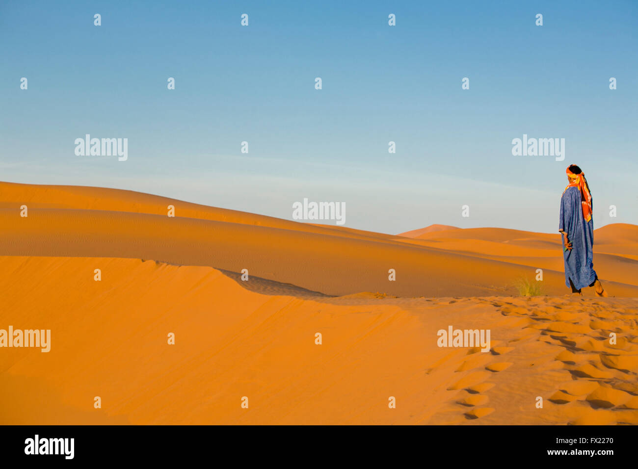 A native berber man walk over the top of a dune, Morocco Stock Photo ...