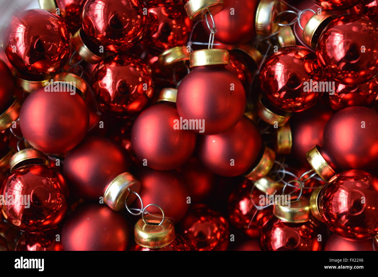 Red baubles hi-res stock photography and images - Alamy