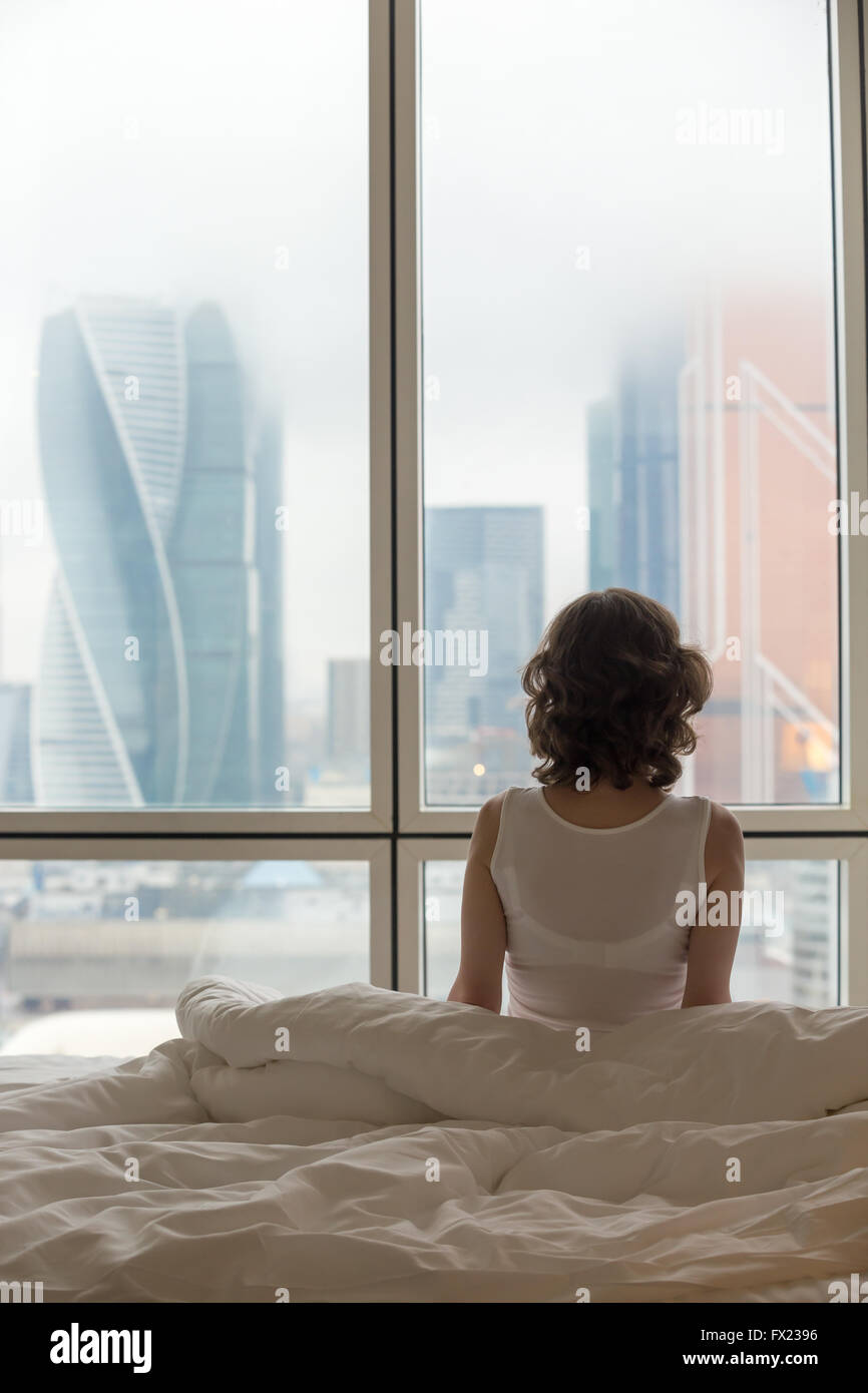 Girl bed back view sitting hi-res stock photography and images - Alamy