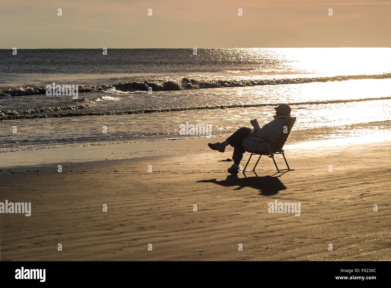 Silhouette man reading hi-res stock photography and images - Alamy