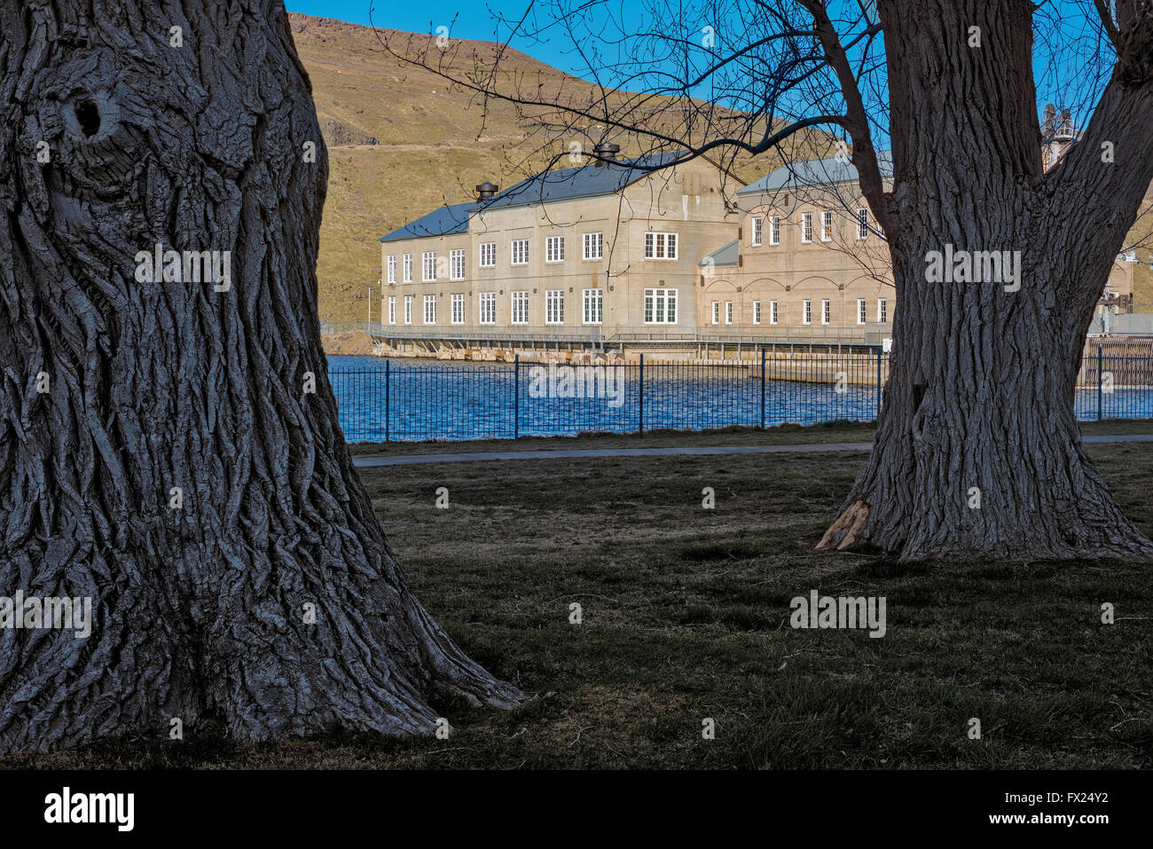 Dam river hi-res stock photography and images - Alamy