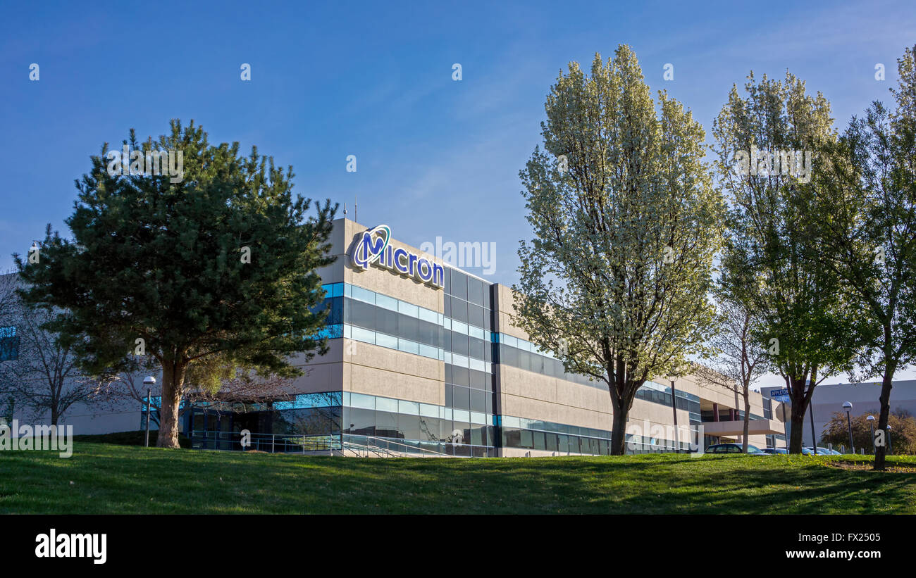 Semiconductor manufacturing hi-res stock photography and images - Alamy