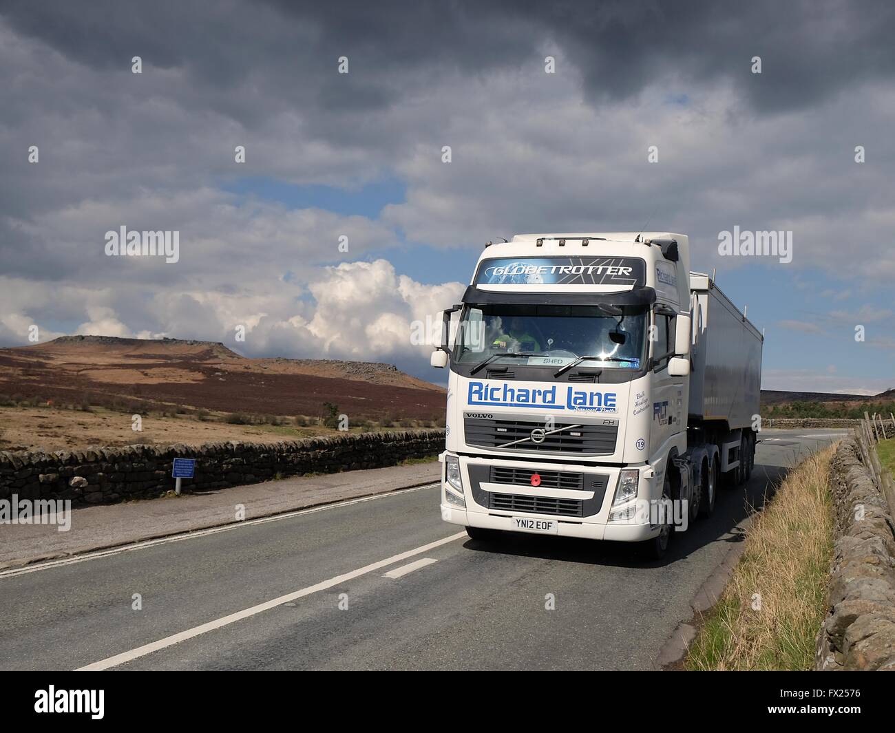 A Richard Lane Haulage Volvo bulk tipper driving through Burbage ...