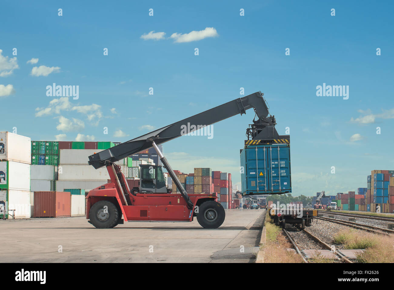 Train loading dock hi-res stock photography and images - Alamy