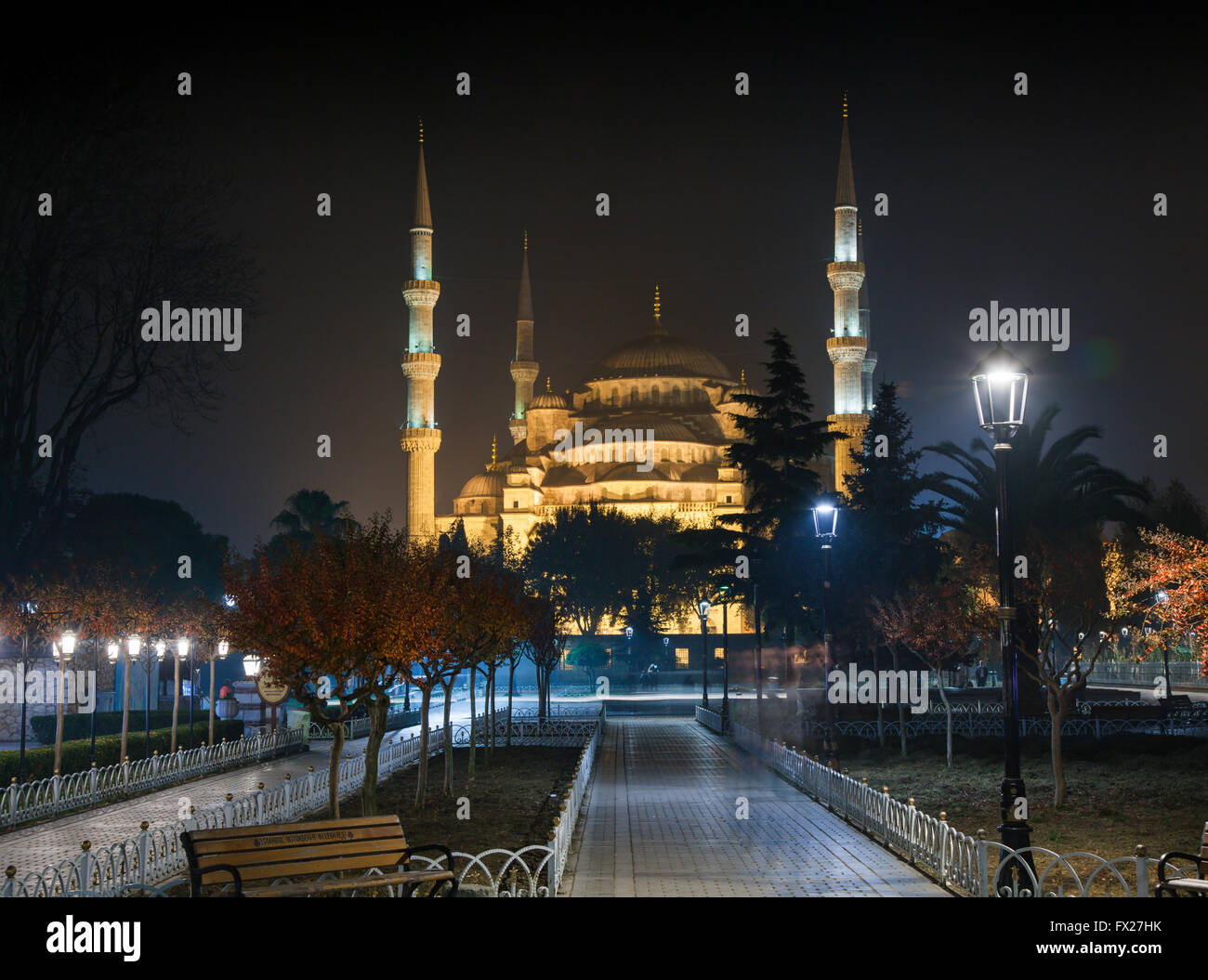 Blue Mosque at night in Istanbul, Turkey, Sultanahmet district Stock ...