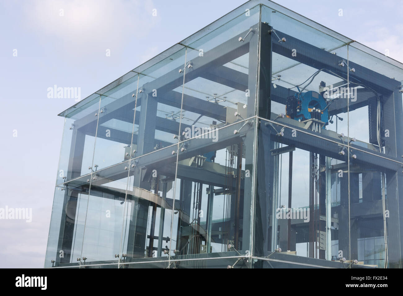 Outdoor glass elevator hi-res stock photography and images - Alamy