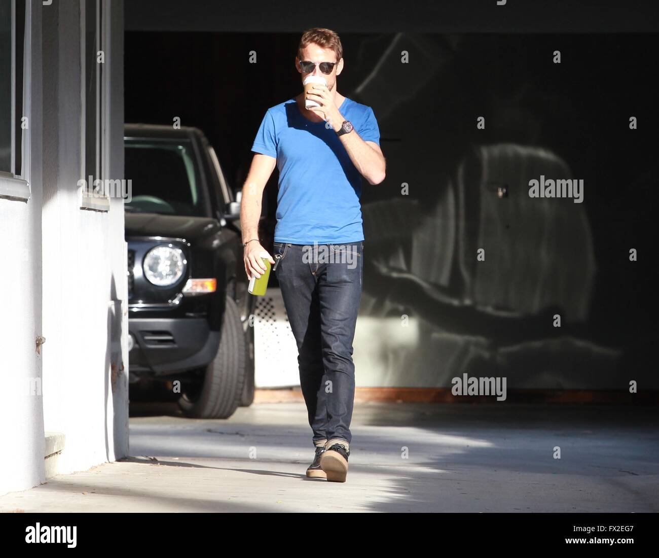 Jenson Button and new girlfriend Brittny Ward arrive home in West ...