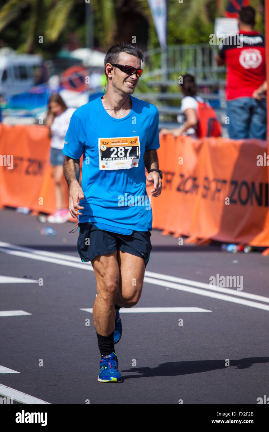 people running in a city marathon Stock Photo - Alamy
