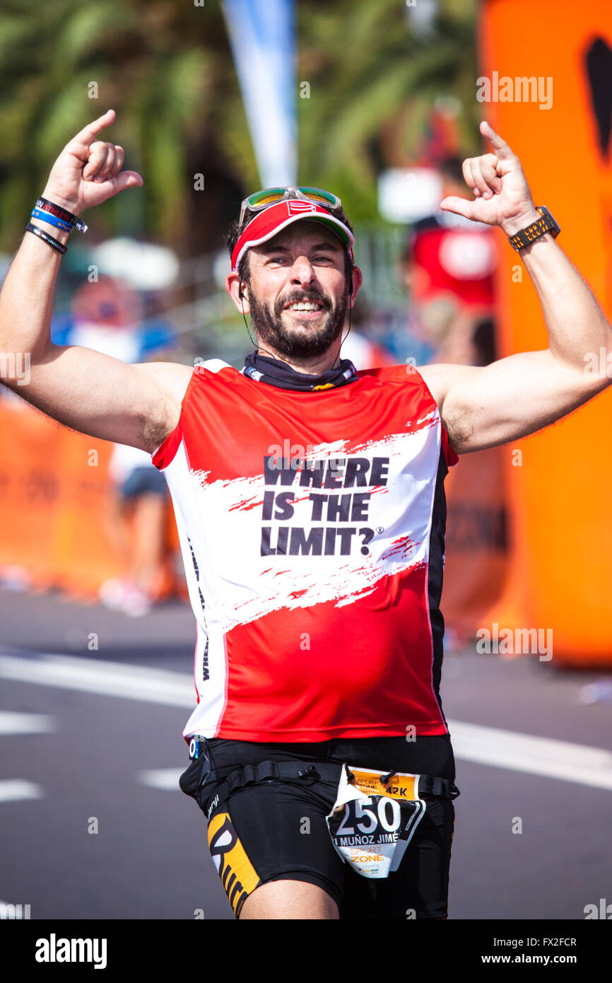 people running in a city marathon Stock Photo - Alamy
