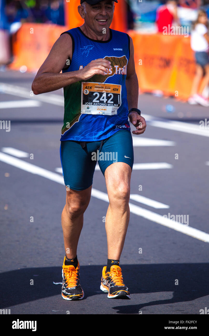 people running in a city marathon Stock Photo - Alamy