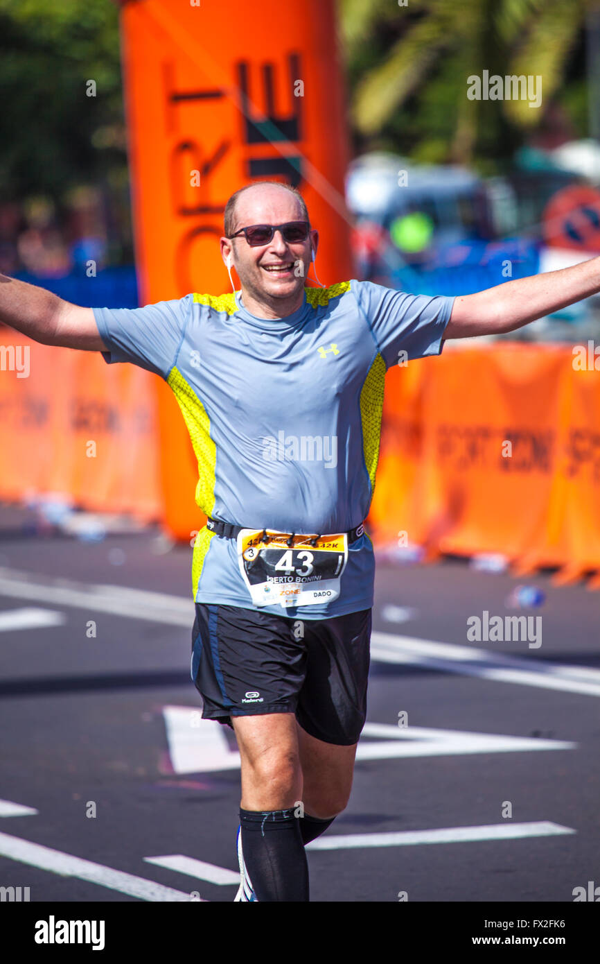 people running in a city marathon Stock Photo - Alamy