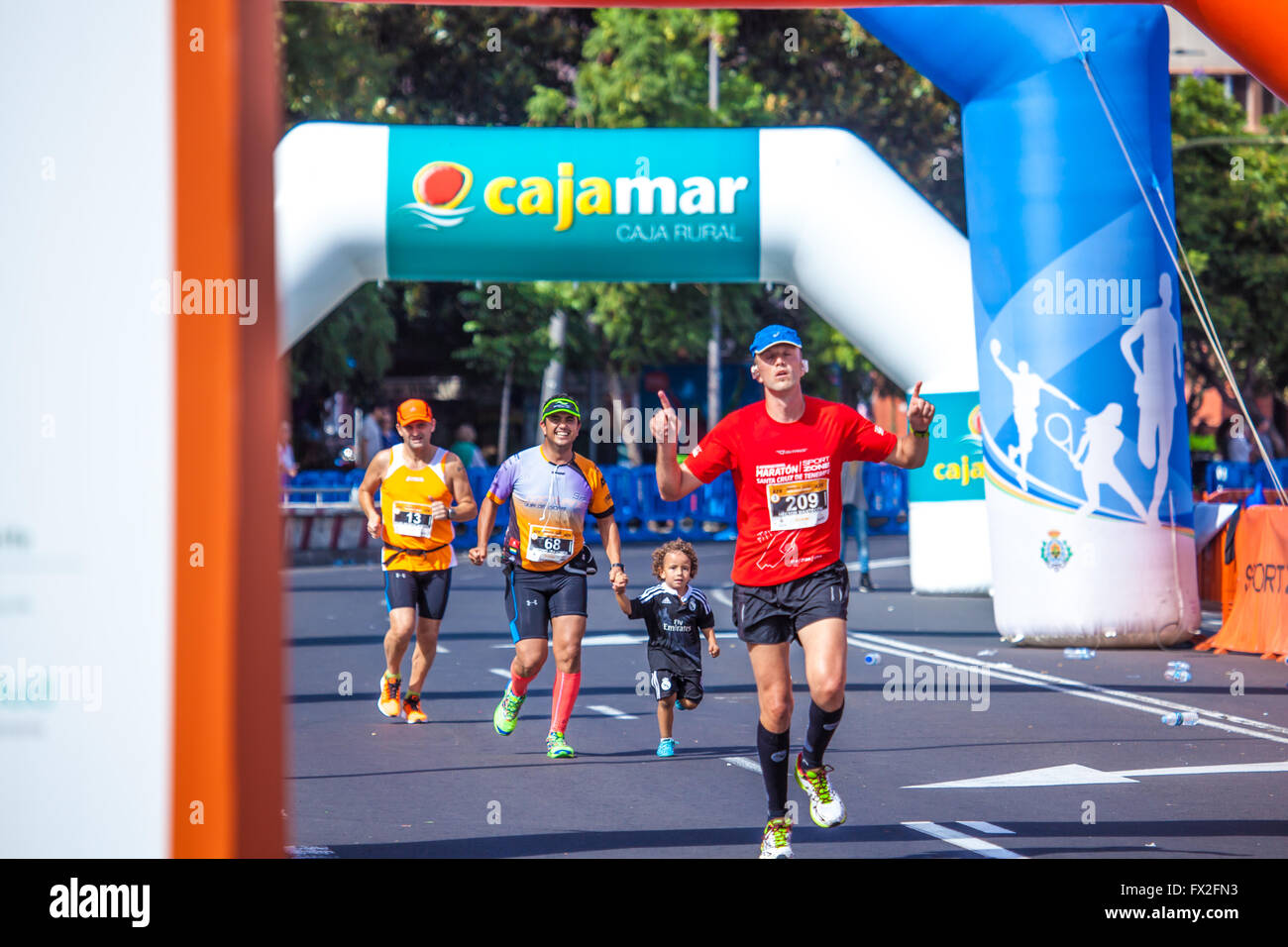 people running in a city marathon Stock Photo - Alamy