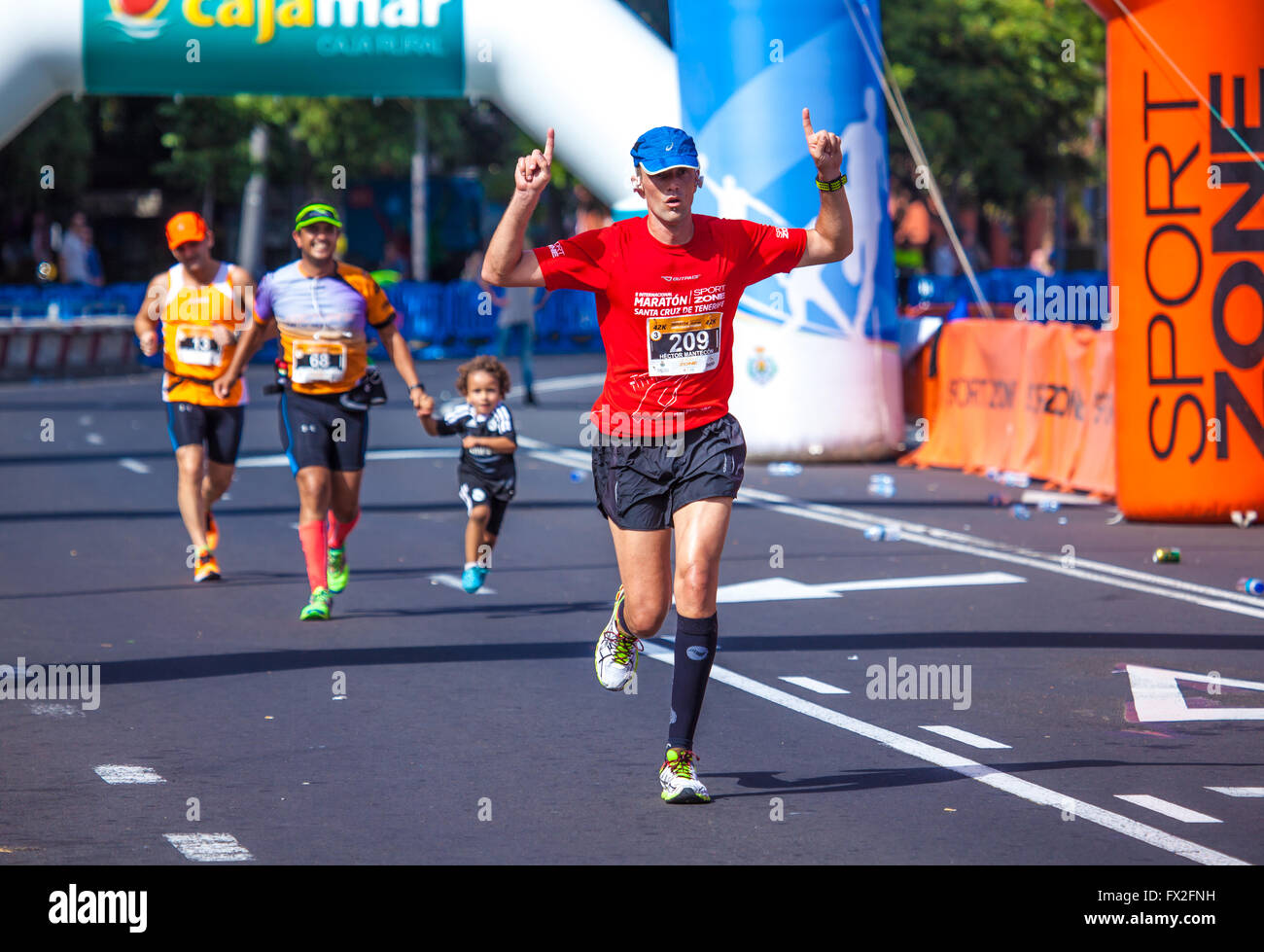 people running in a city marathon Stock Photo - Alamy