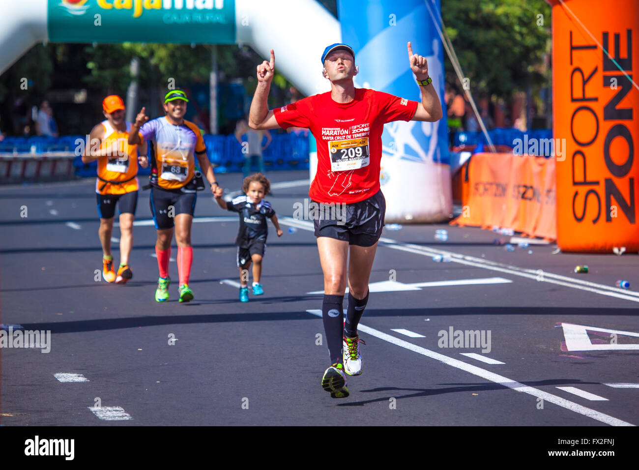 people running in a city marathon Stock Photo - Alamy