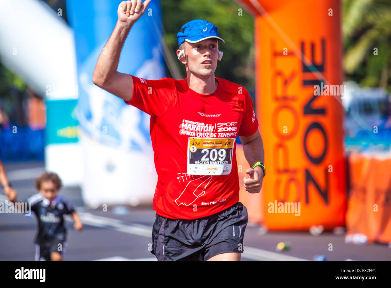 people running in a city marathon Stock Photo - Alamy