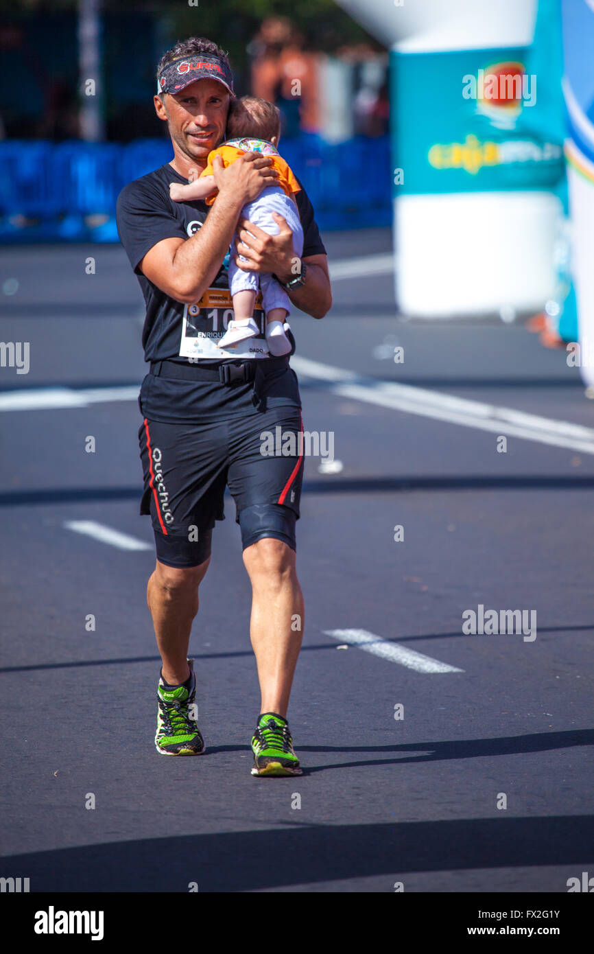 marathon runner with his baby in a city marathon Stock Photo - Alamy