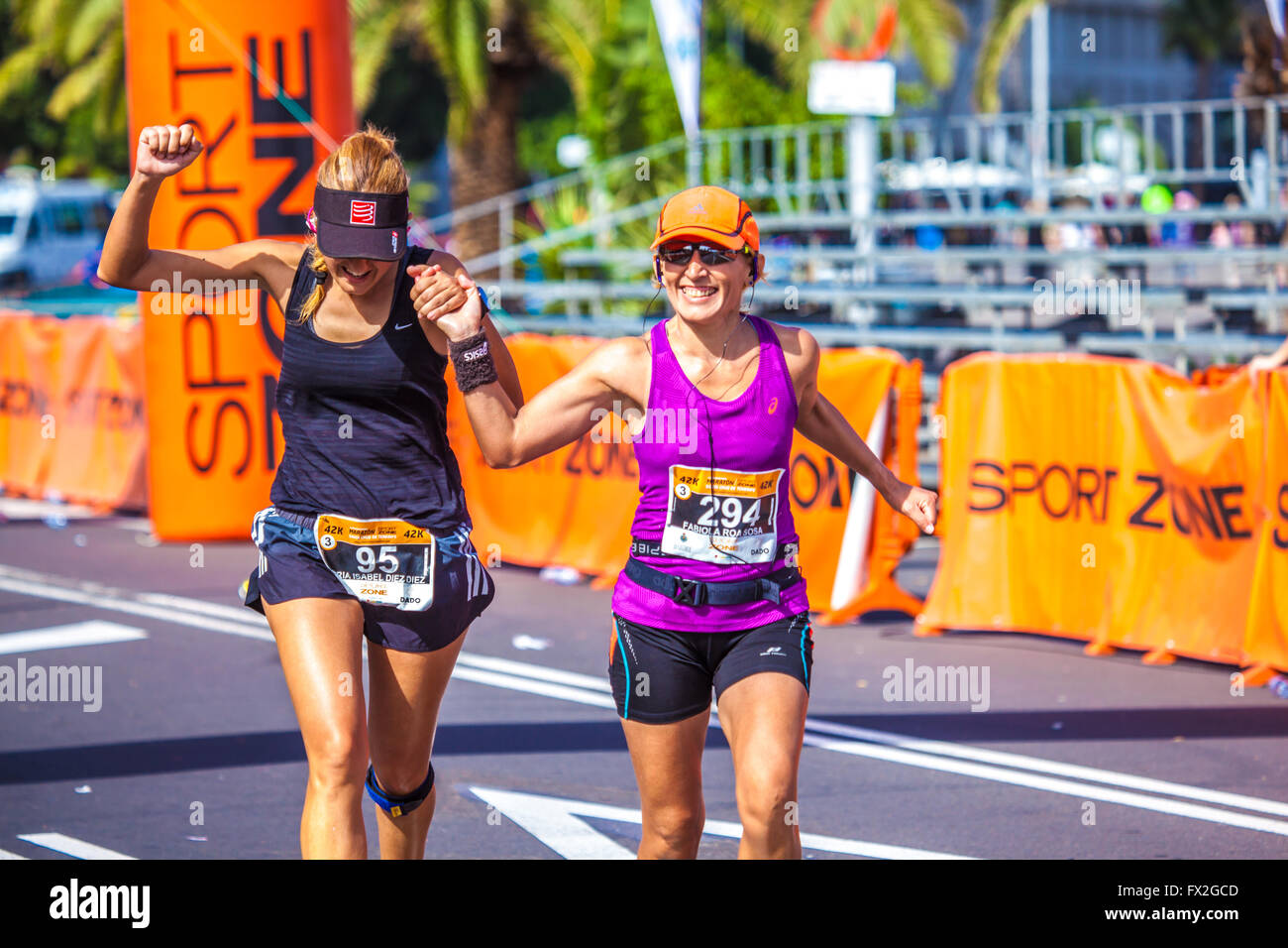 people running in a city marathon Stock Photo - Alamy