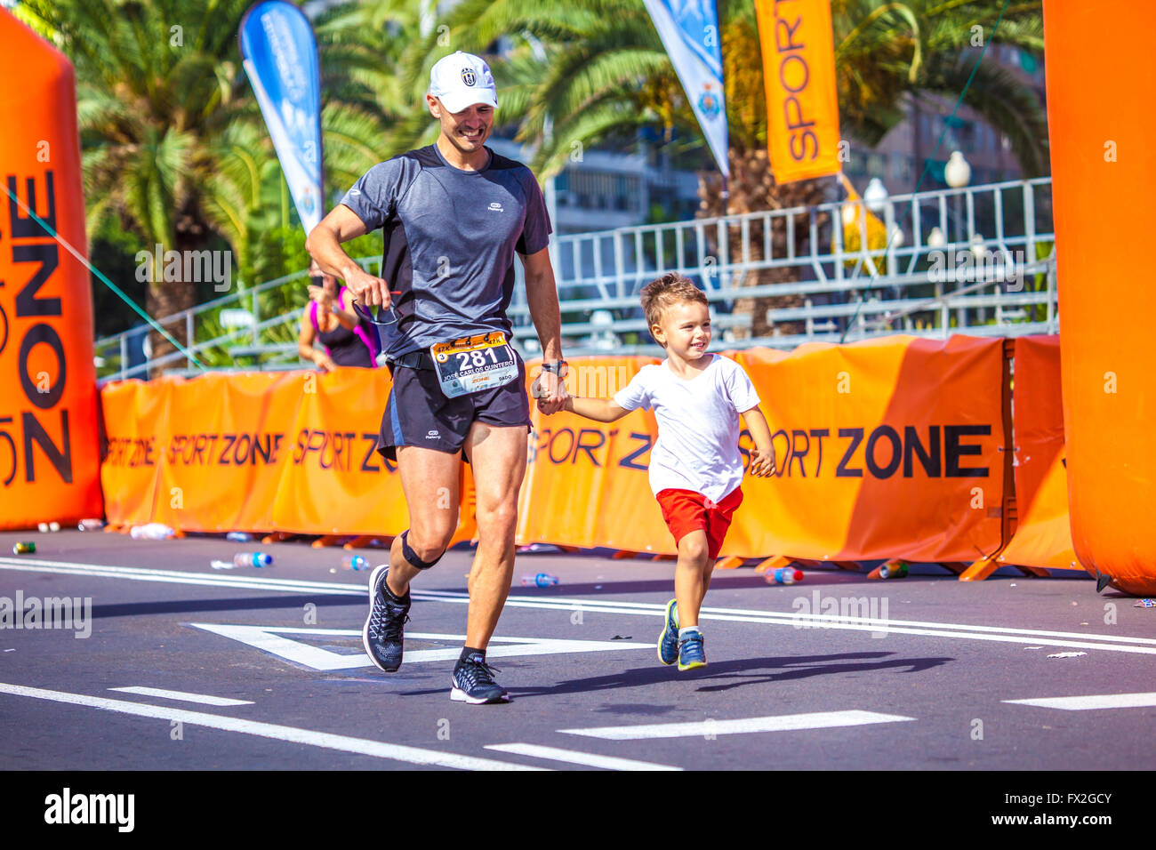 people running in a city marathon Stock Photo - Alamy