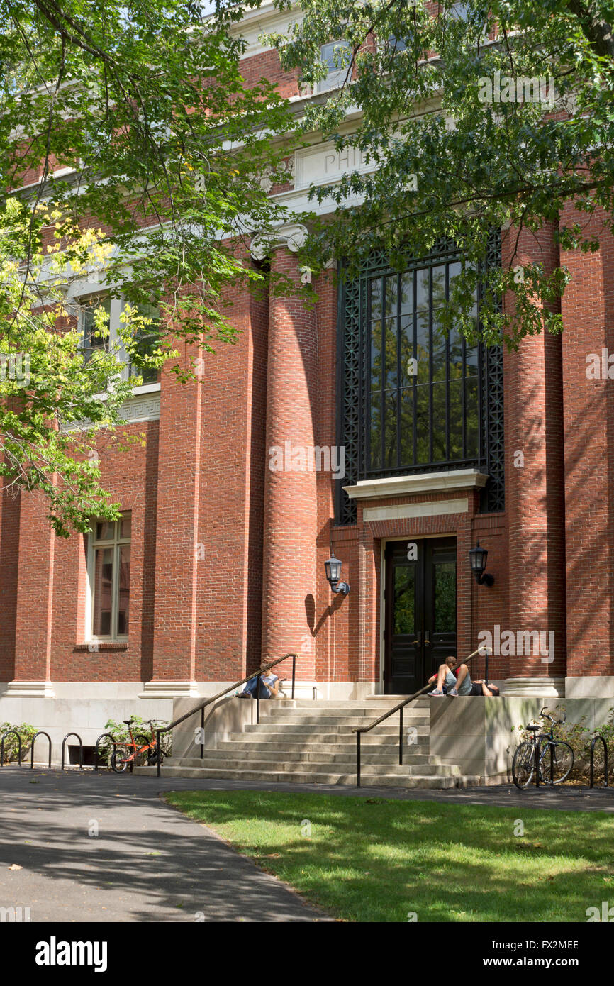 Harvard university building portrait hi-res stock photography and ...