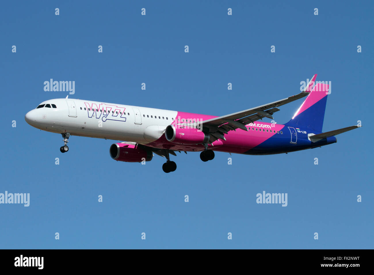 Wizzair airlines hi-res stock photography and images - Alamy