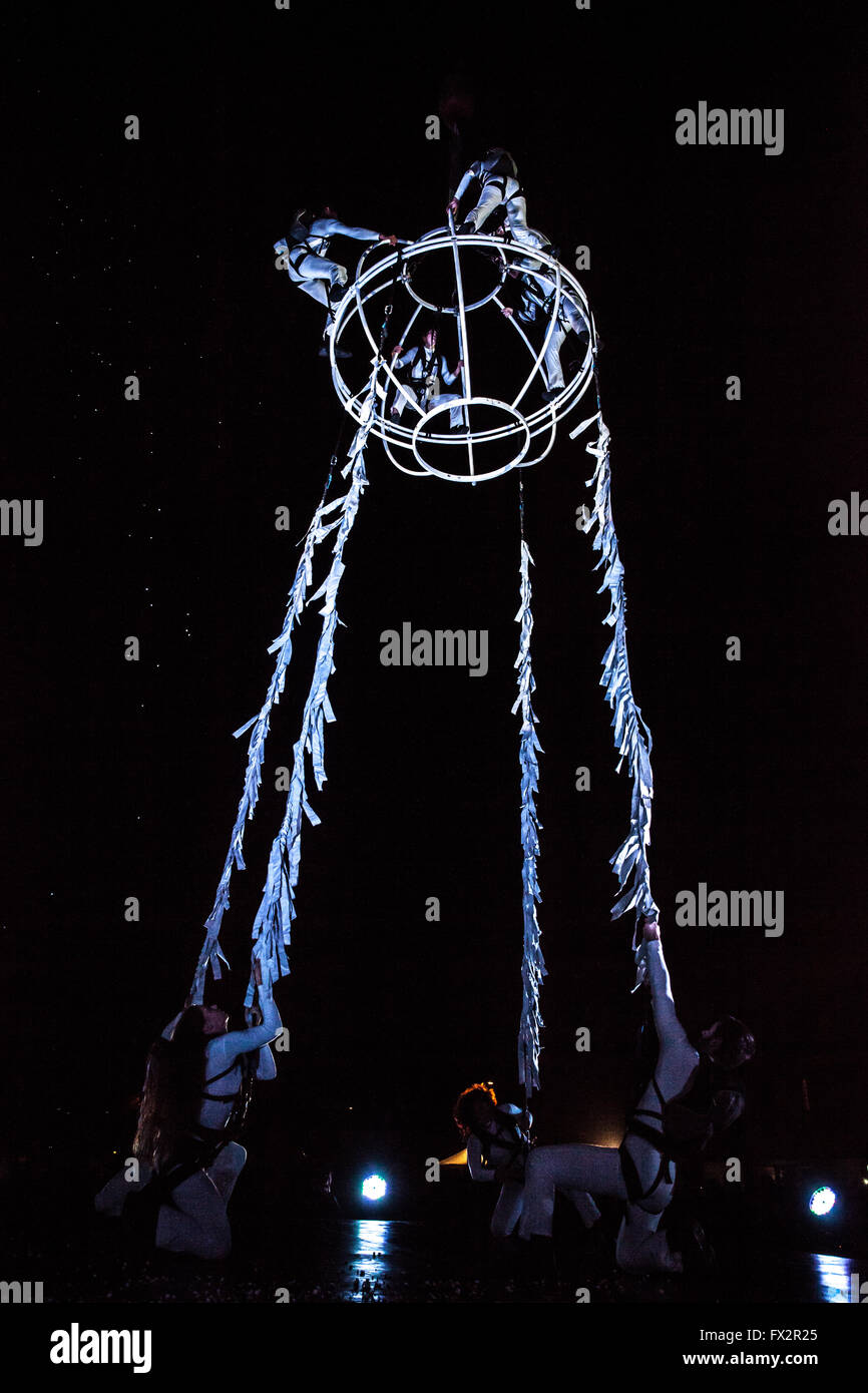 acrobats hanging in the open air at night during the LA NOCHE EN BLANCO ...