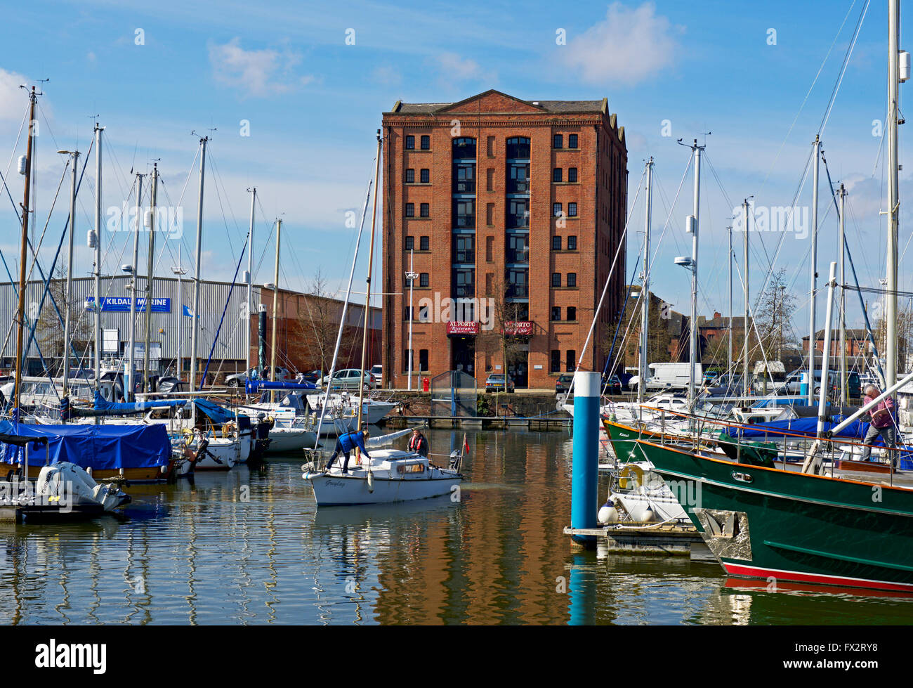 Hull harbour yorkshire hi-res stock photography and images - Alamy