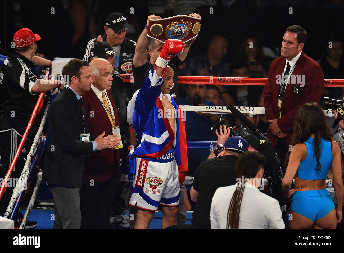 Las Vegas, Nevada, USA. 9th April, 2016. Arthur Abraham (C) (Berlin ...